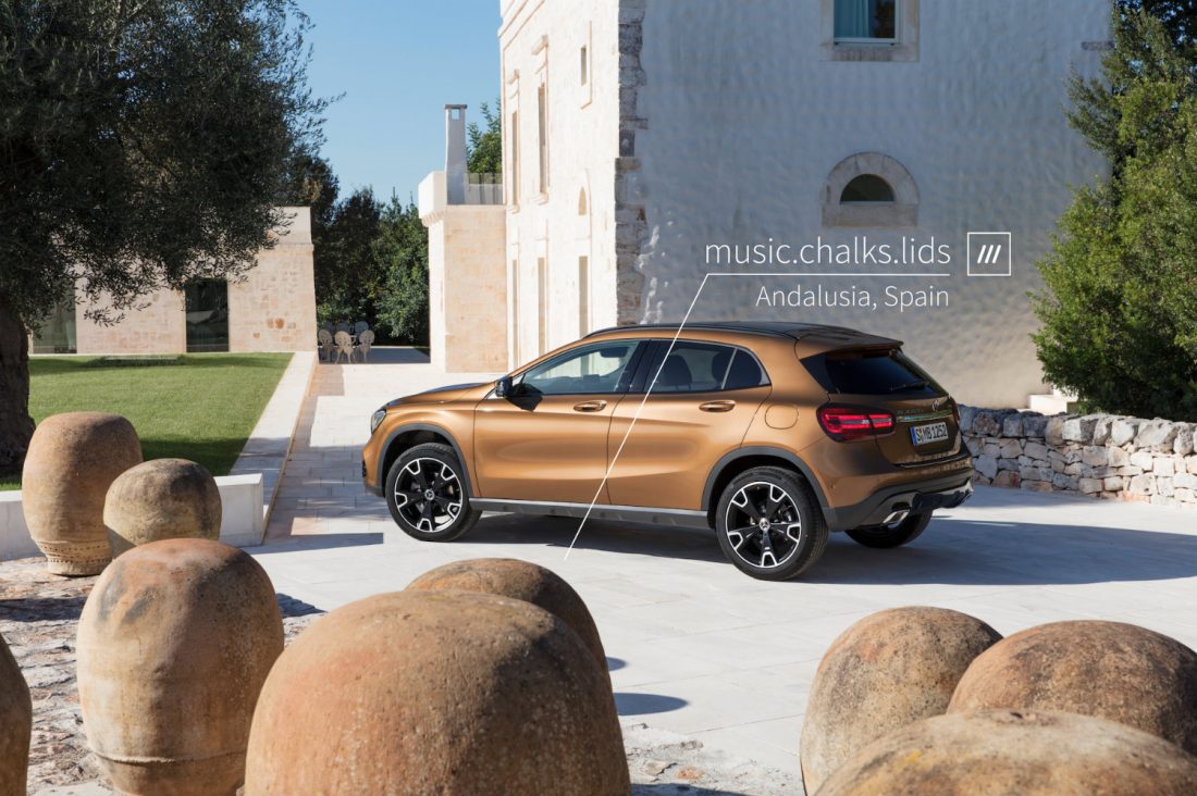 Mercedes-Benz introduces the world’s first GPS navigation system ...